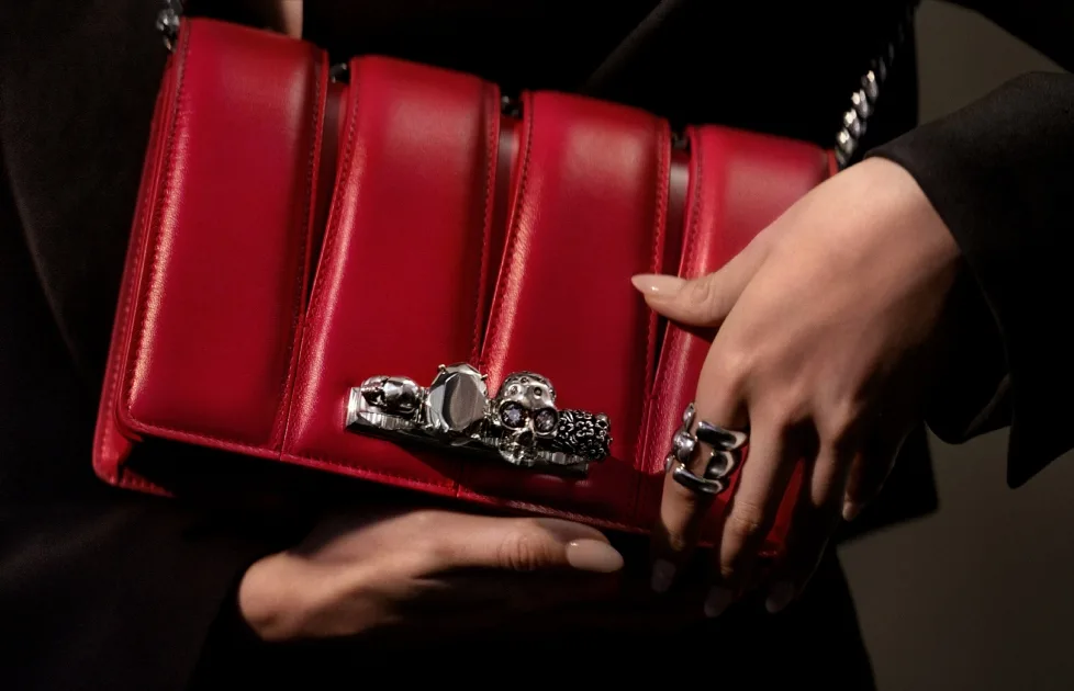 Alexander Mcqueen'in Yeni Çantasi Slash Bag’in Kampanya Yüzü Kaia ...